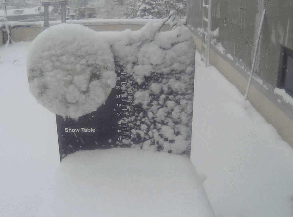 Thursday AM Update: Nearing the halfway point of the snowstorm with 24 ...